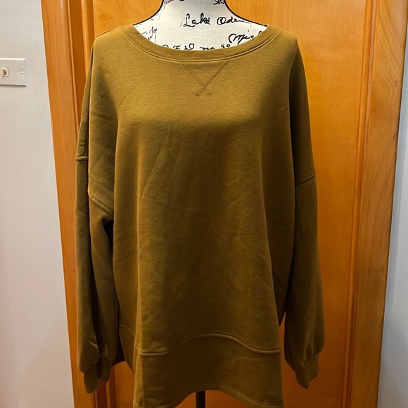 Universal Thread | Tops | Universal Thread Soft Fleece Sweatshirt Nwt ...